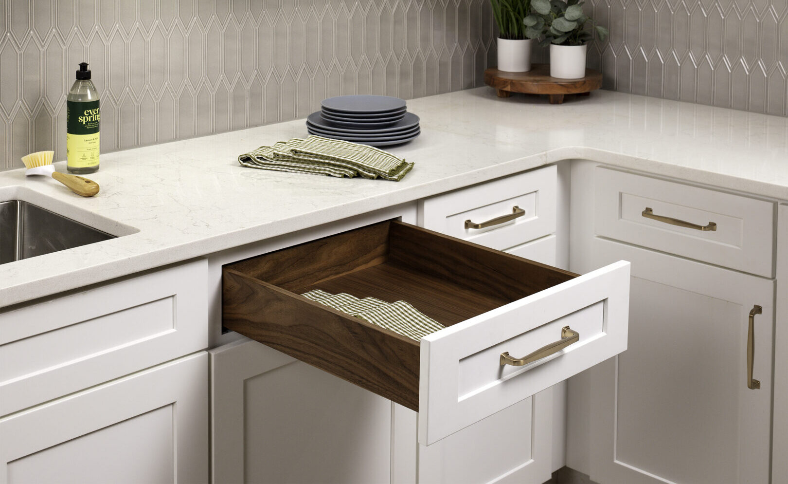 Hardware Resources Unveils High-End Black Walnut Dovetail Drawer Boxes - KB resource