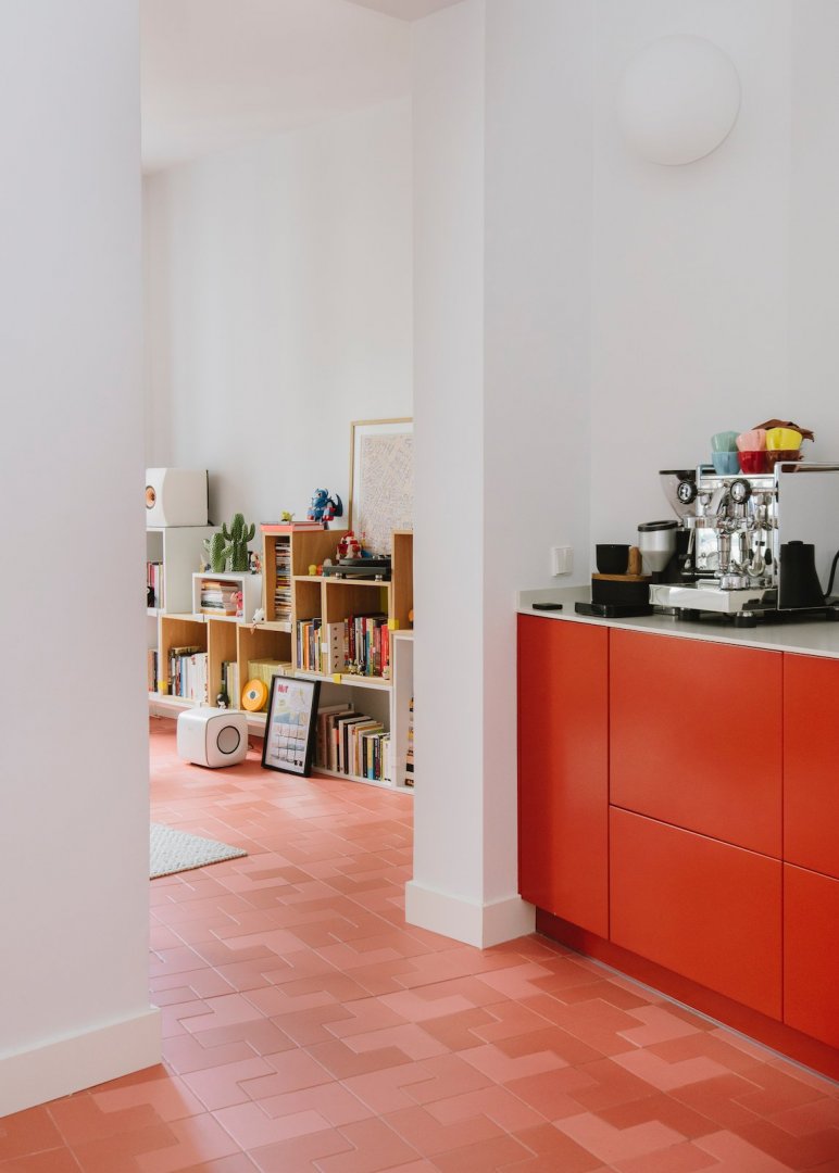 Madrid Home Renovation Stuns with Geometric L-Shaped Tiles by WOW ...